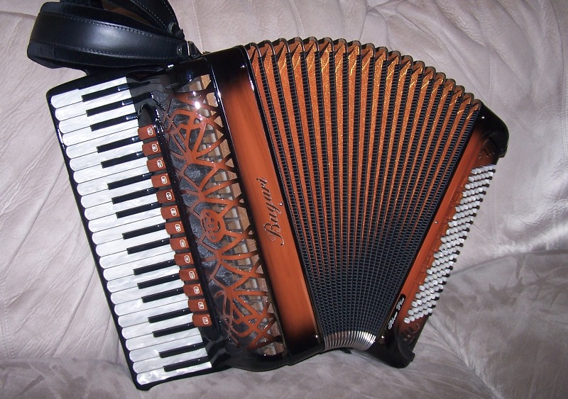 Bugari Silver Plus Accordion