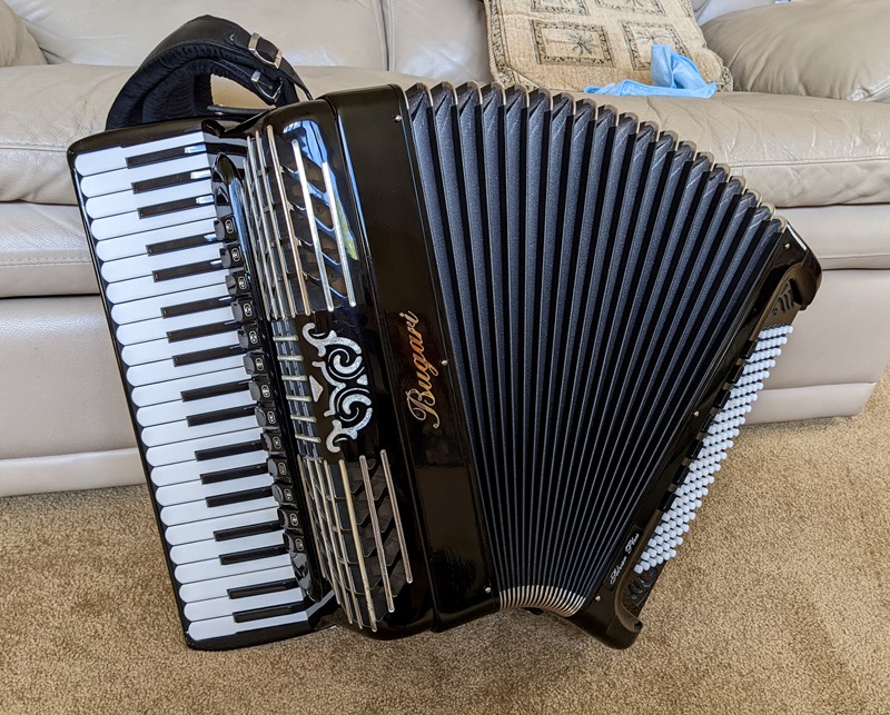 Bugari Gold Plus Accordion